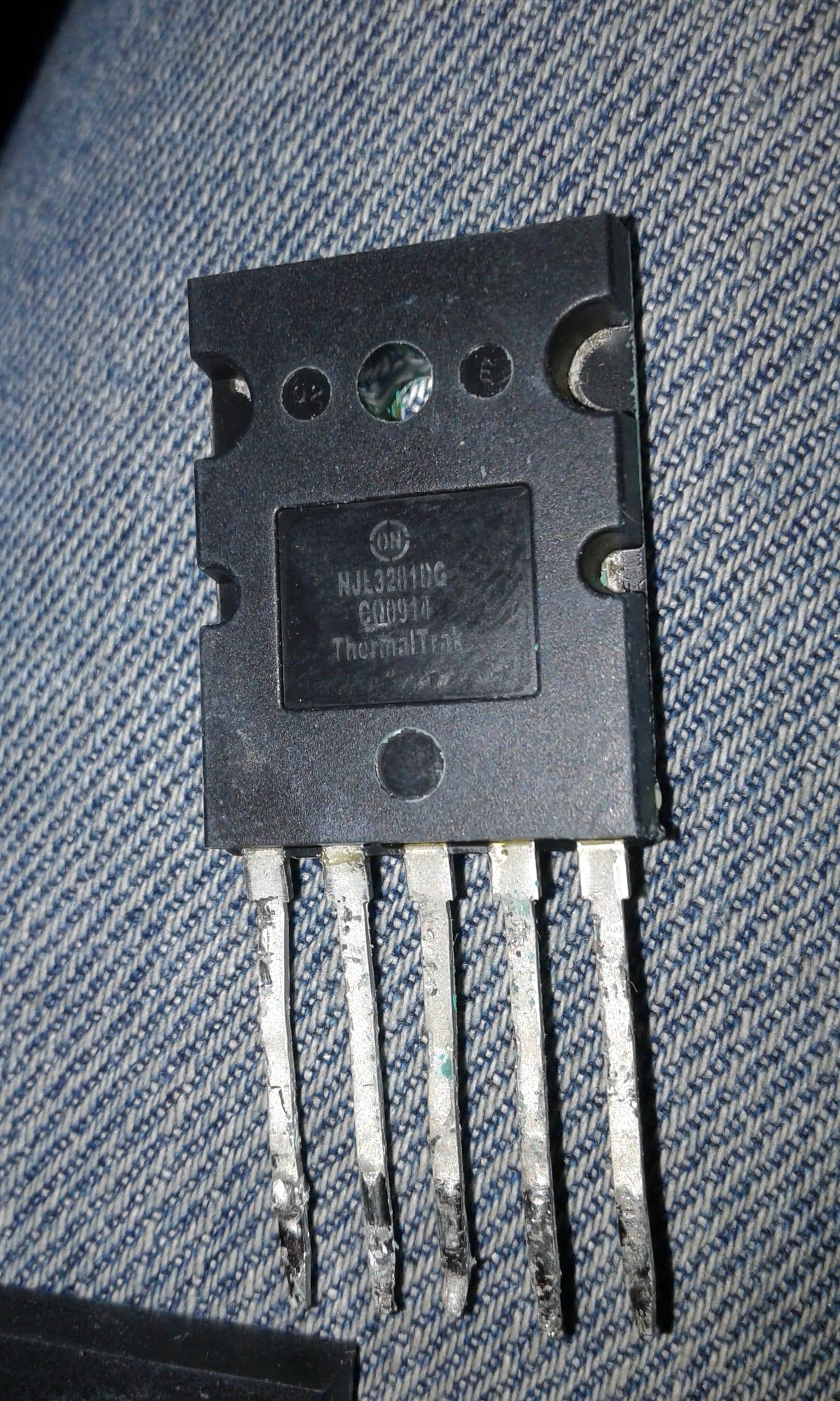 Alguien conoce este transistor MJL3201DG y su complementario, por qué 5 ...