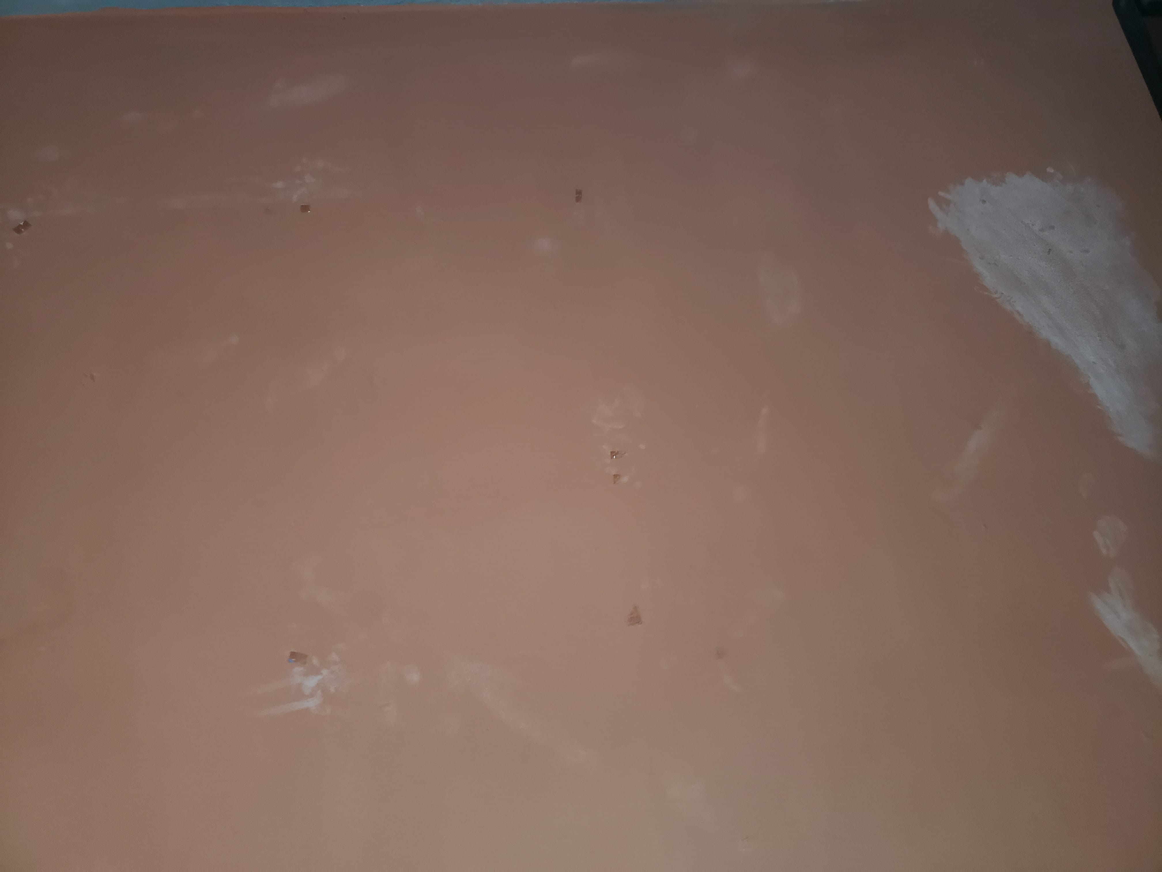 Manchas cenizas de color blanco en la pared - Casa y Jardín ...