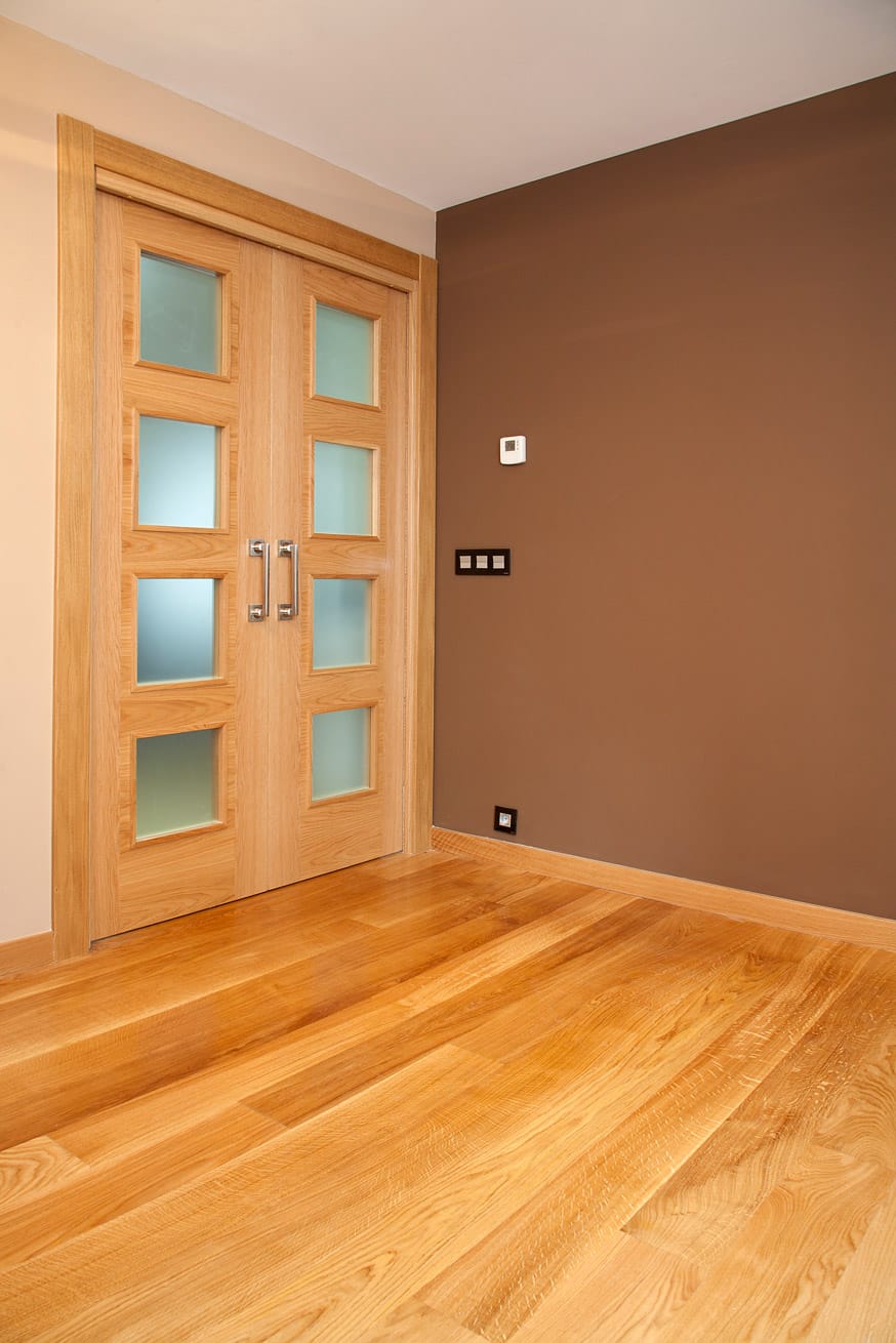 Puertas roble, suelo laminado roble, ¿Rodapiés blanco? - Casa y Jardín ...